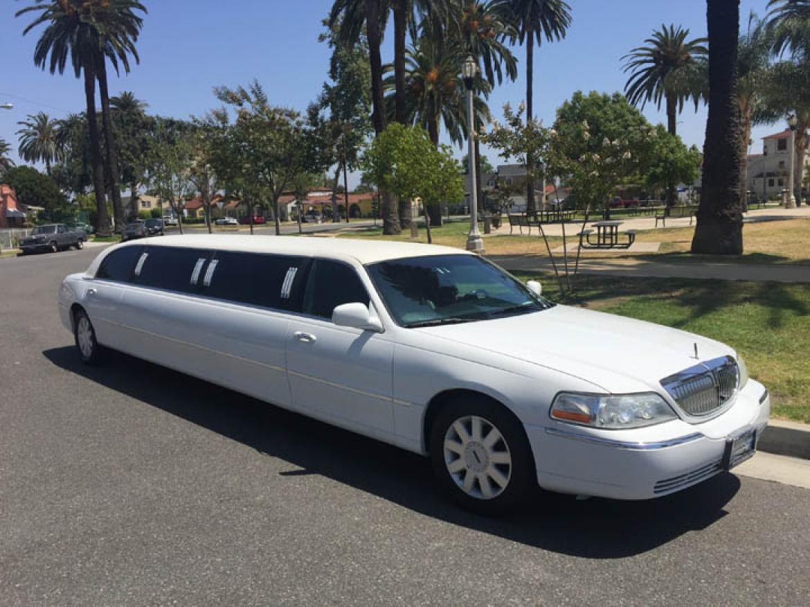 How To Choose The Right Limousine For Your Wedding Day