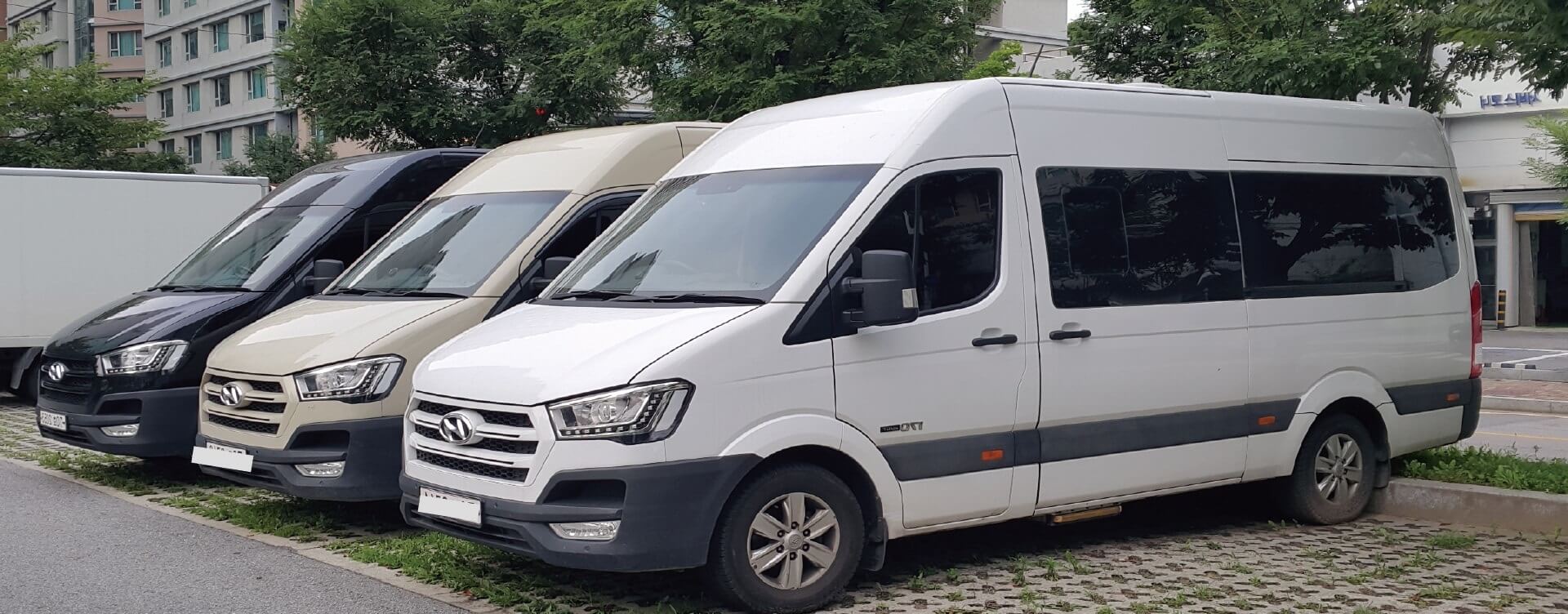Affordable 15 Passenger Mini Bus Rentals for Groups